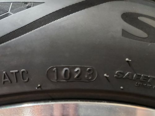 금호 솔루스 TA51 | 225/55R17 | 타이어픽