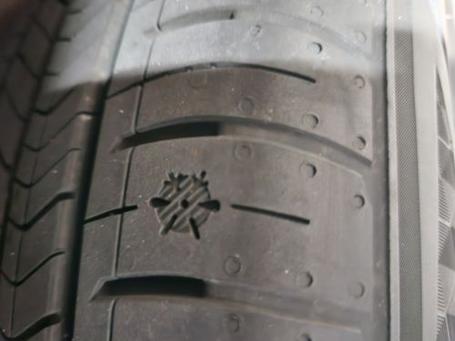 금호 솔루스 TA51 | 225/55R17 | 타이어픽